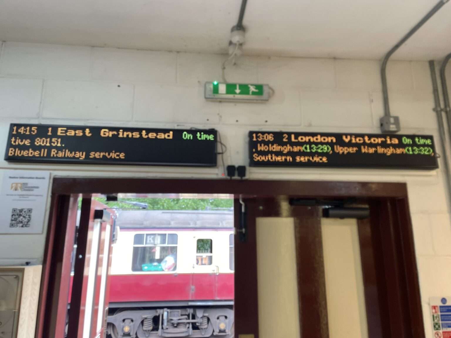 Pro Departure Board (100cm) - UK Departure Boards